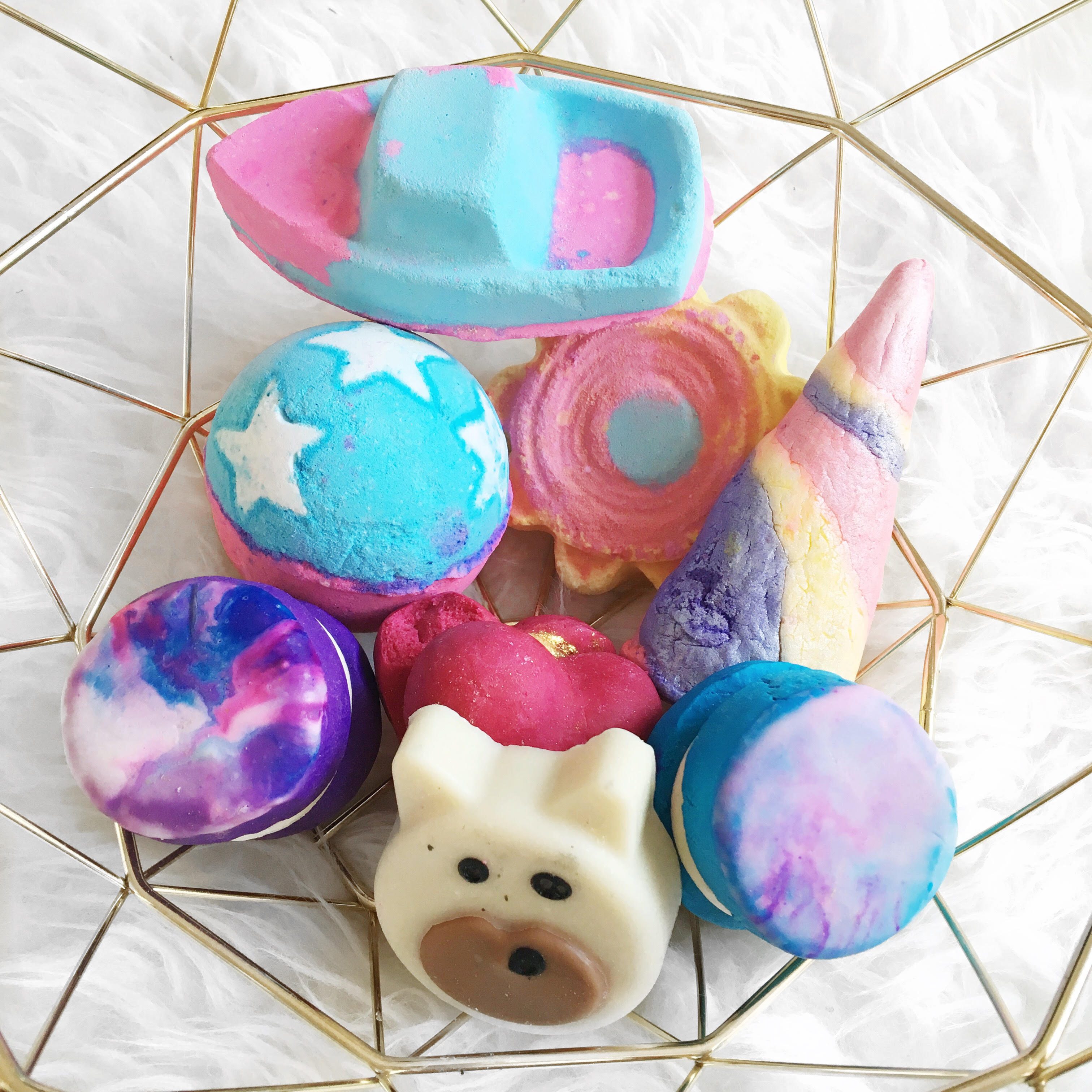 What's the Difference Between a Bath Bomb and Bubble Bar?